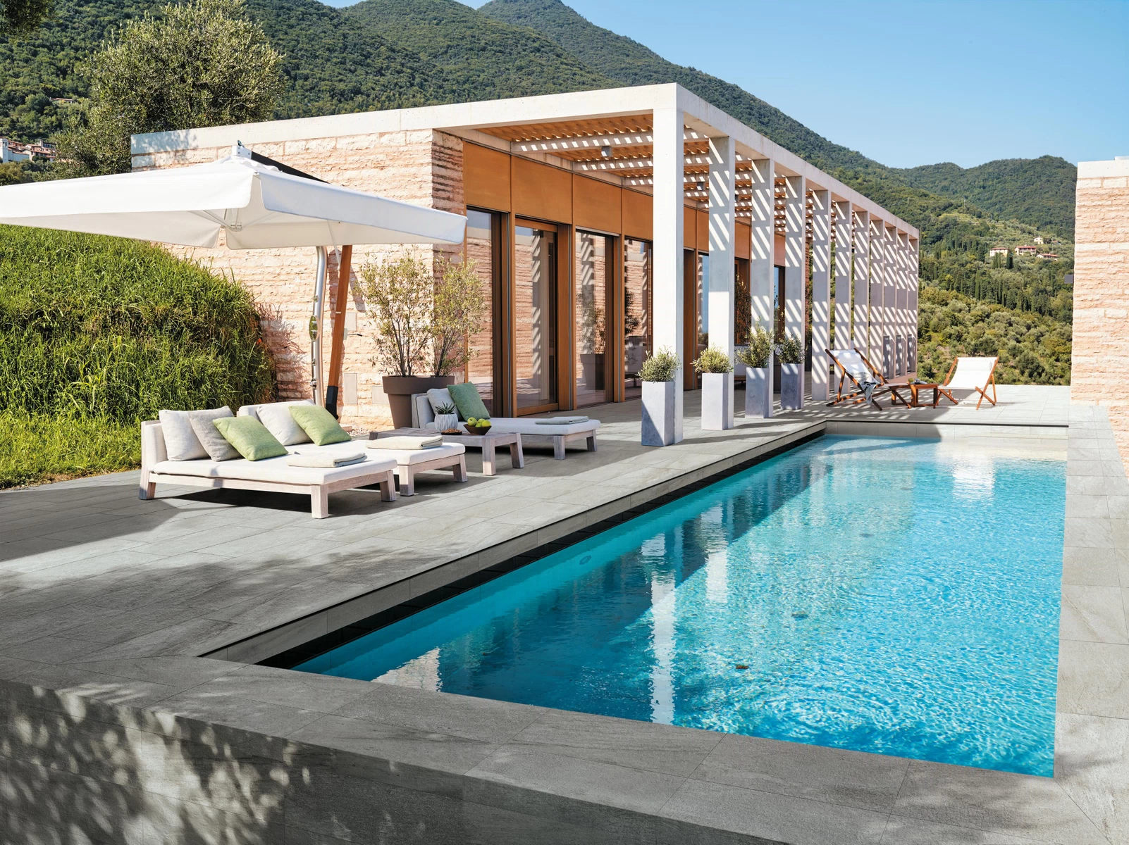 Stone effect: strength and beauty for the outdoors.