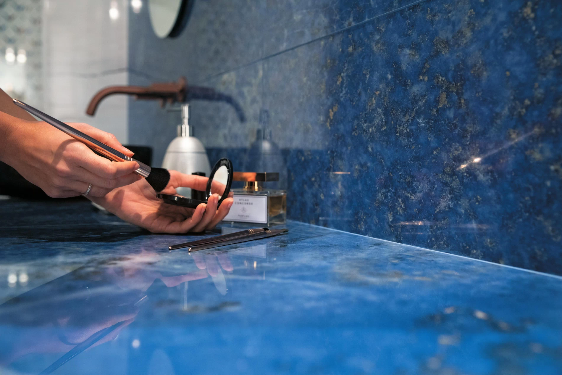 Cleaning Porcelain Tiles: a hygienically safe material